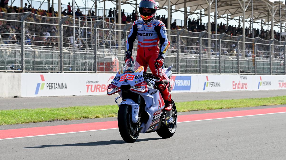 DESIGN WEB Penonton MotoGP Mandalika 2024 Sentuh 120 Ribu Orang - THE DESIGN WEB