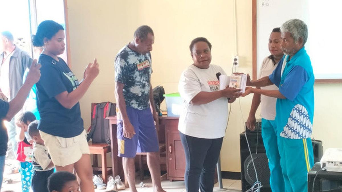 Kisah Kristina Balagaize, Penjaga Warisan Bahasa Malind Merauke - THE ...